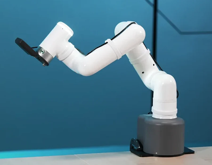 myCobot Pro 450 - Compact Cobot for Education & Commerce