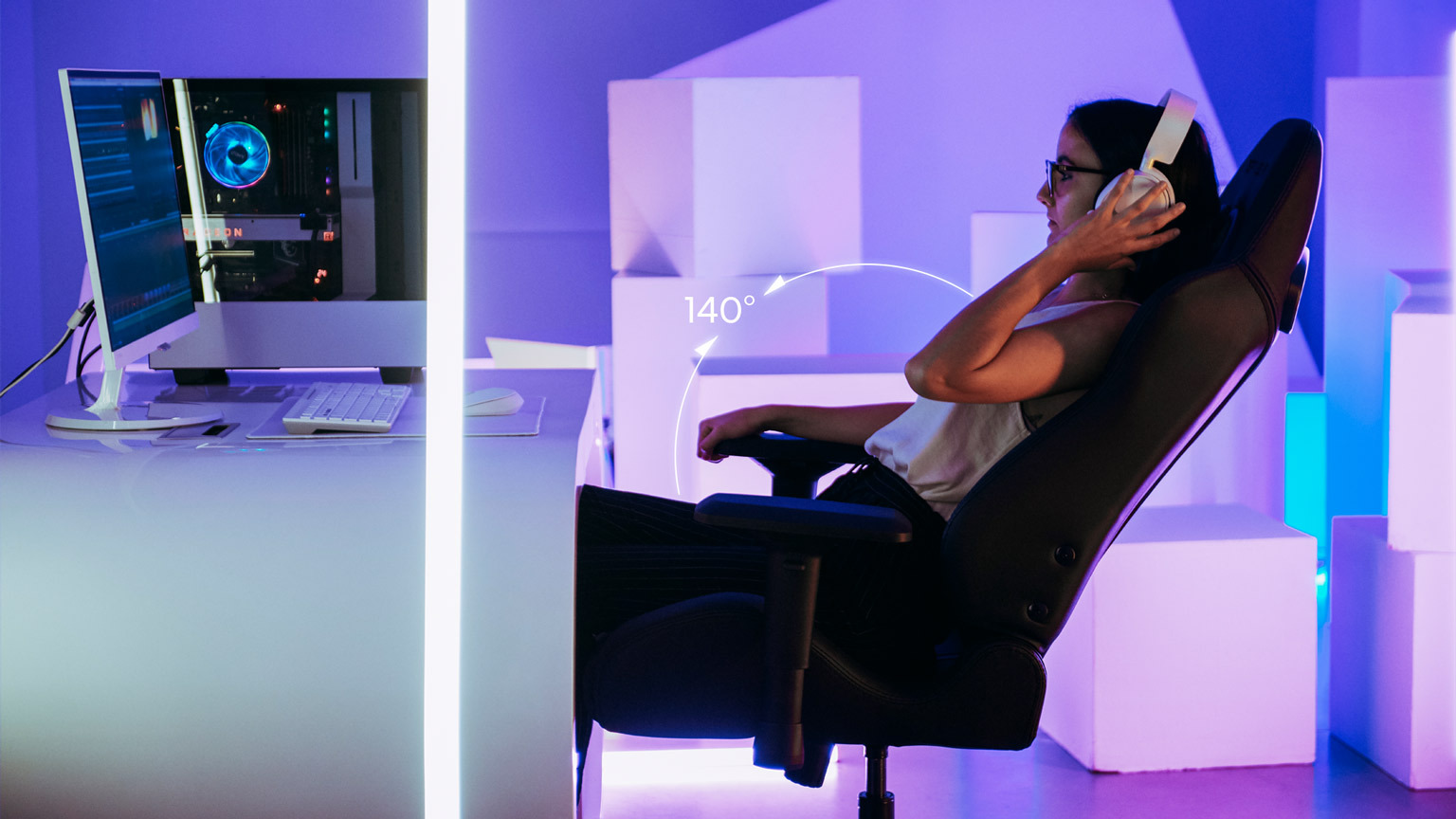 Vertagear SL5000 Gaming Chair is built for extreme gamers.