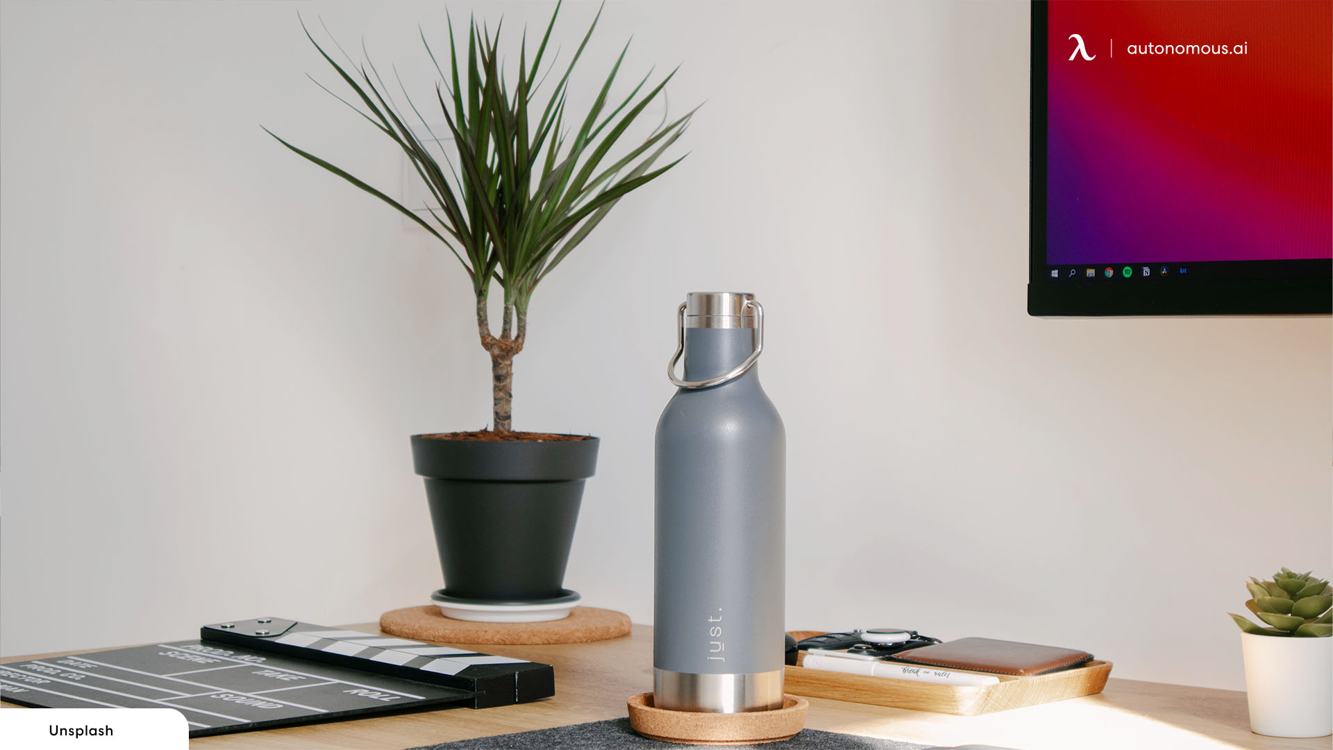 25 Desk Accessories for Women That Are Fancy & Gorgeous