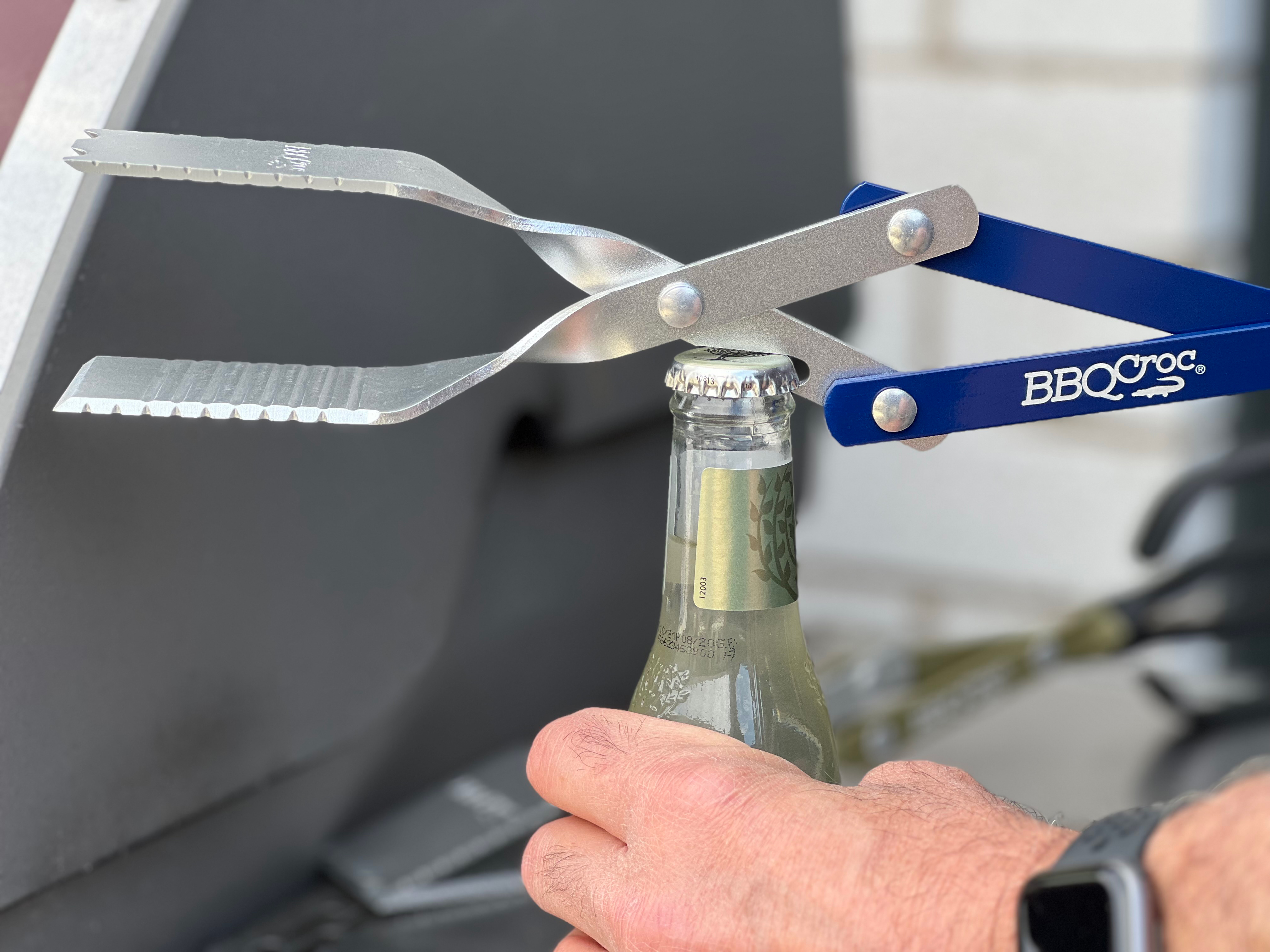 BBQ Croc 3-in-1 Barbecue Tool 18in Tongs, Spatula & Scraper with light