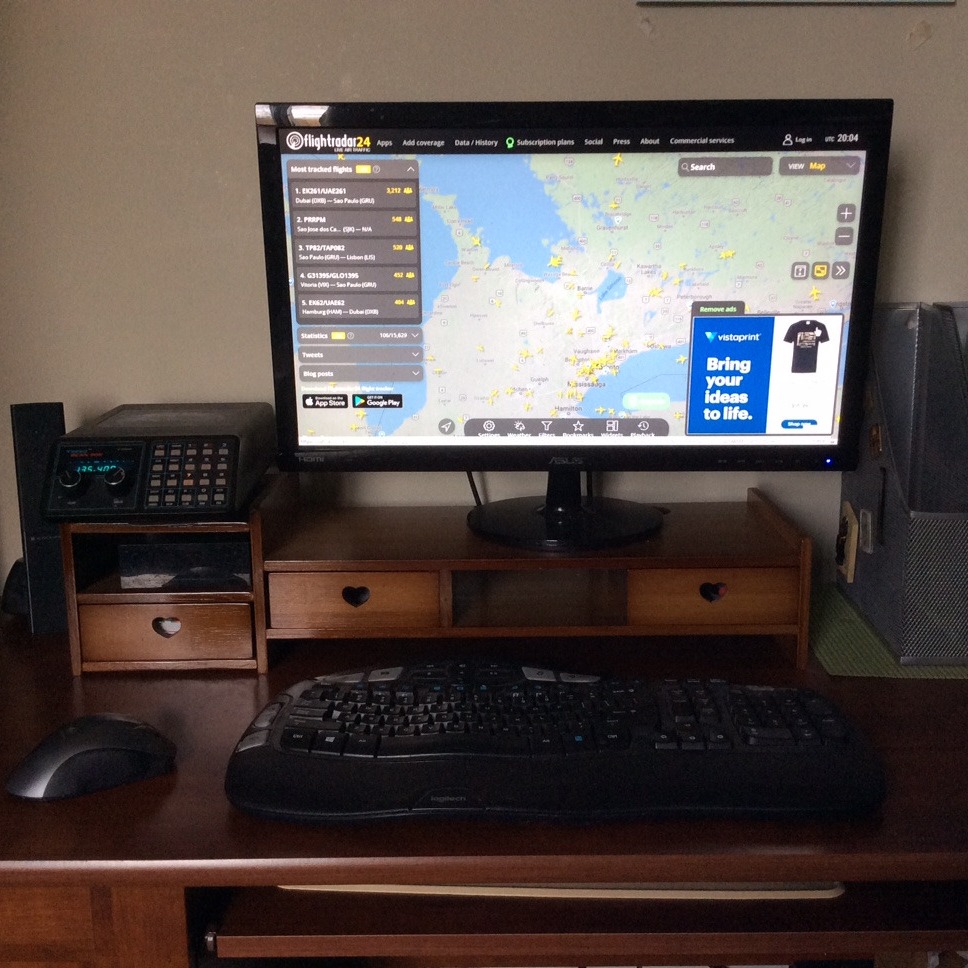 Maydear Bamboo Monitor Stand (heart): desktop monitor stand