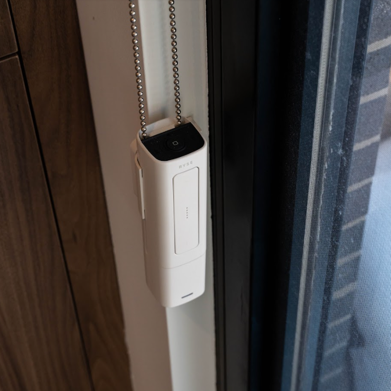 RYSE SmartShade with Battery Pack - Automatic Shade Opener